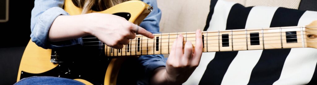 How To Master Bar Chords - Guitareo Riff