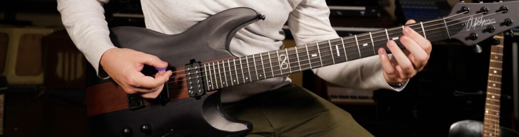 8 Things About 8 Strings - Guitareo Riff