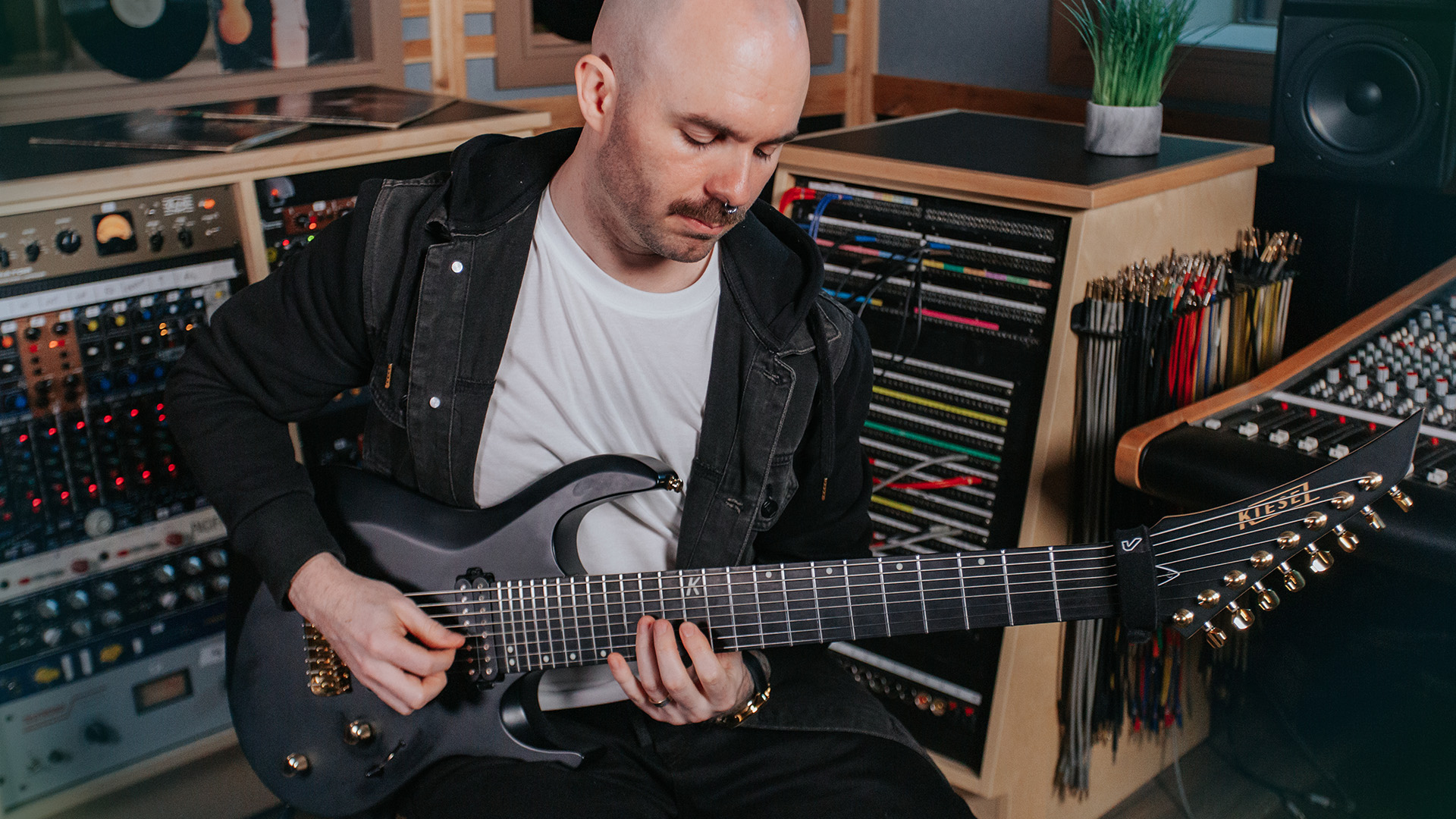 Clean Up Your Sweep Picking with Dean Lamb - Guitareo Riff