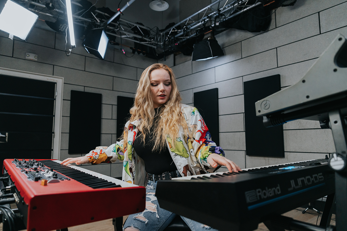 How to Land Big Gigs (ft. Keyboardist for Karol G)